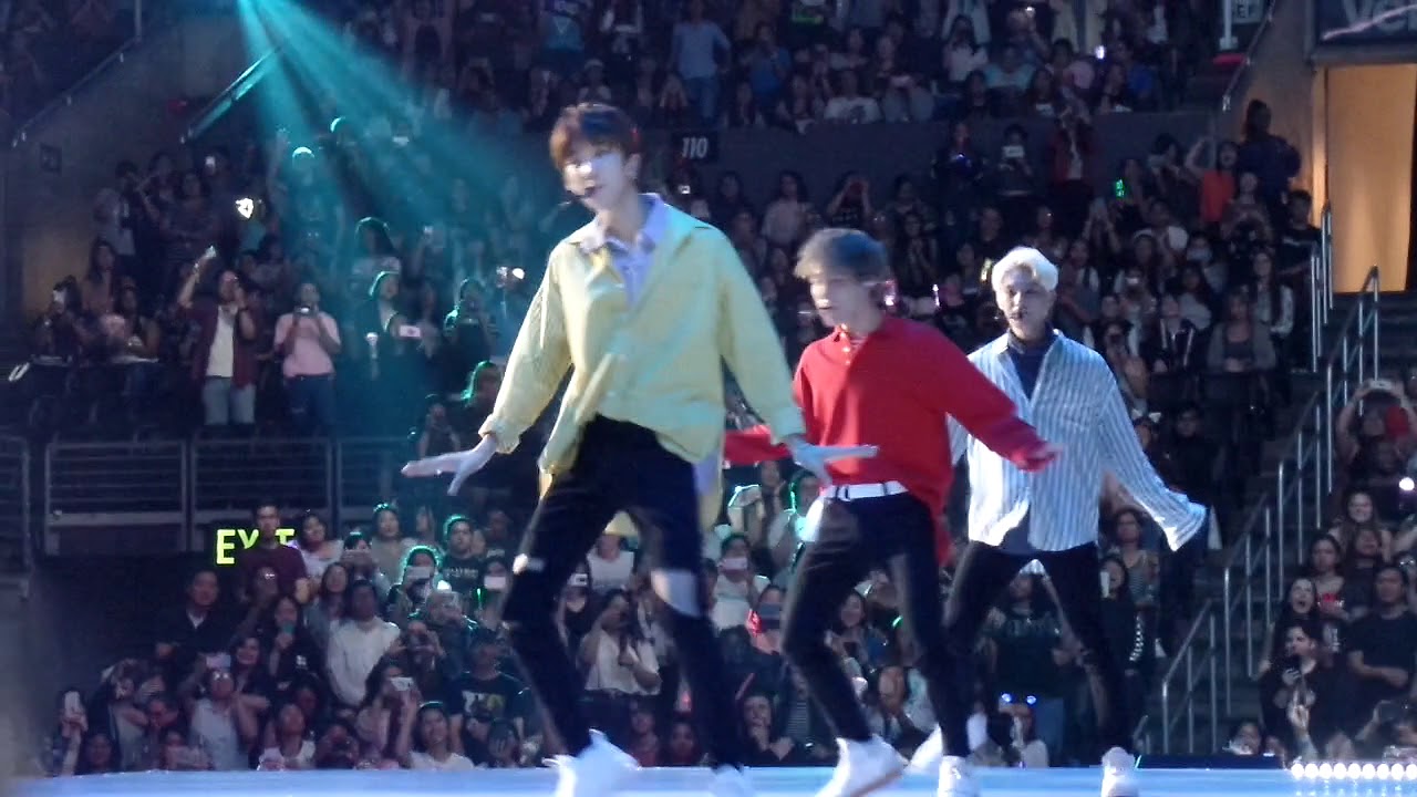Seventeen Performance Team Swimming Fool kcon in LA 170819 - YouTube