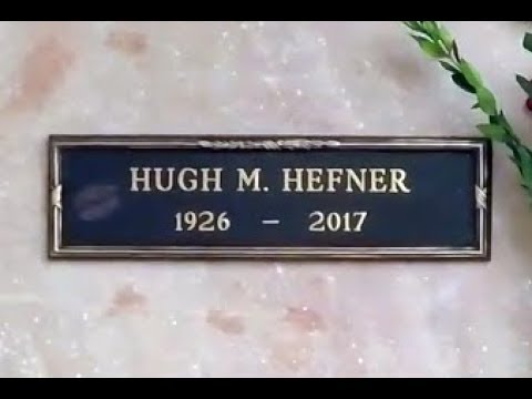 Marilyn Monroe & Hugh Hefner grave markers - Drone flight - GraveTour.com Take a famous grave tour!