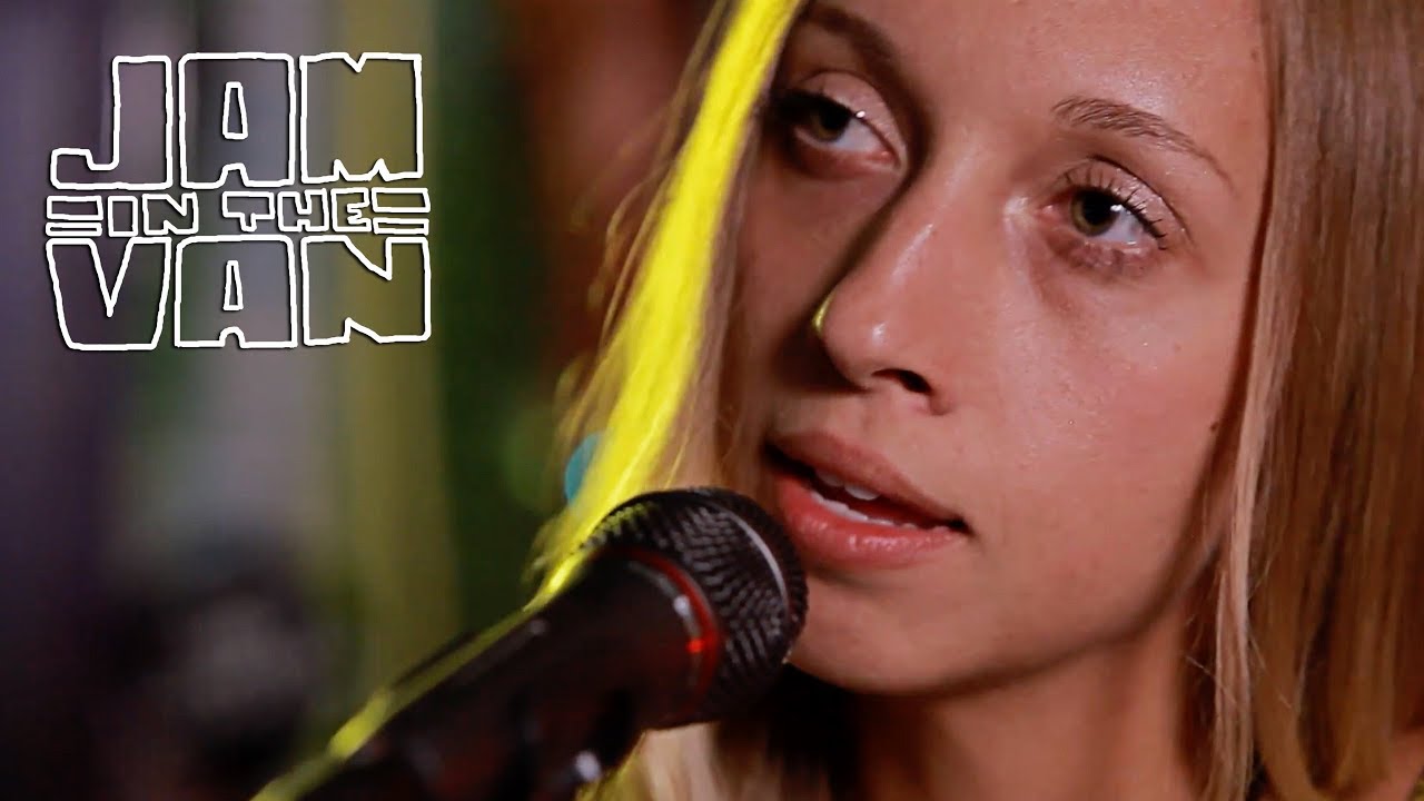 VICTORIA BAILEY - "Emerald Blue" (Live at JITV HQ in Los Angeles, CA ...