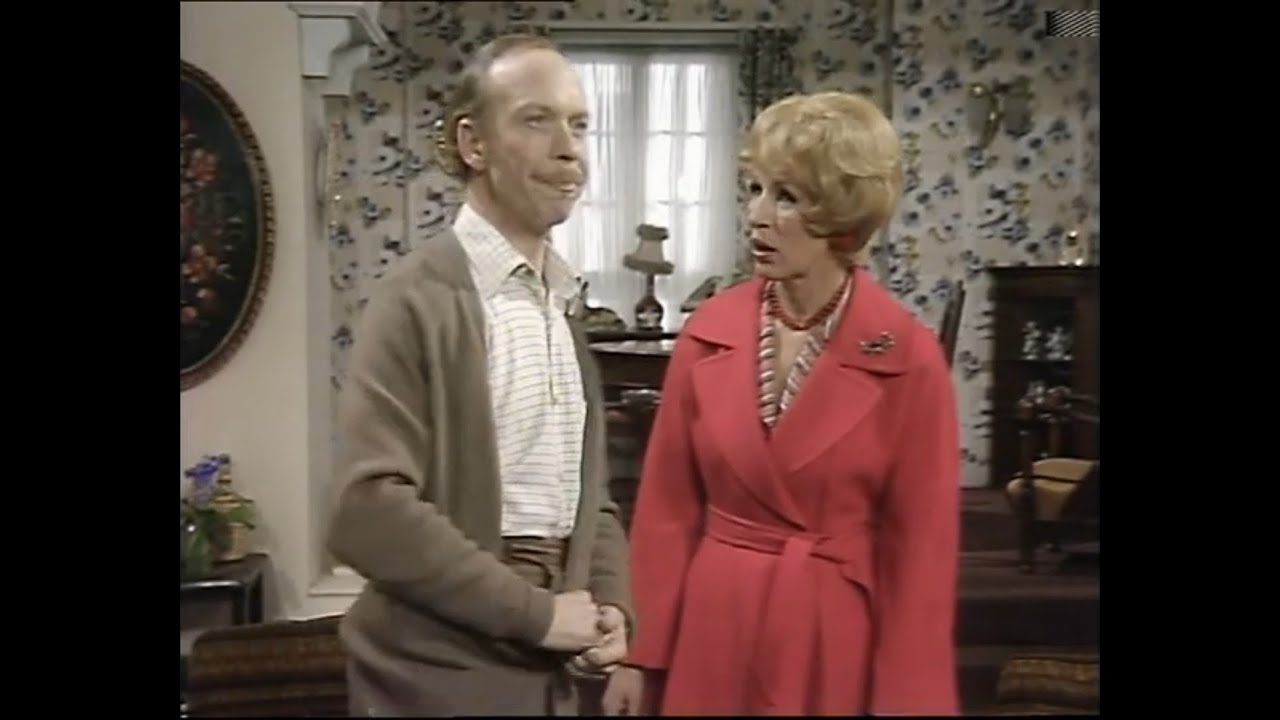 Los Roper (George & Mildred) - 11 "Venta benéfica" - YouTube