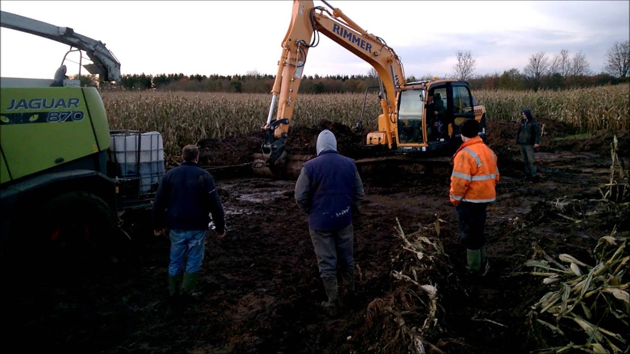 Claas Jaguar forager stuck harvesting maize - YouTube