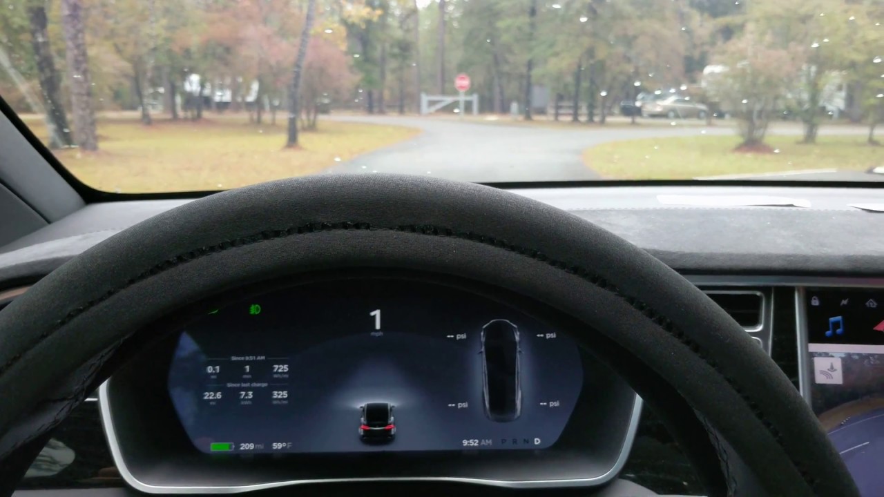 EMBARRASSING Noises From Tesla Brakes When Approaching Stop After Rain ...