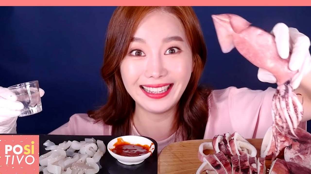 Ssoyoung, la youtuber che guadagna milioni per mangiare davanti a una ...