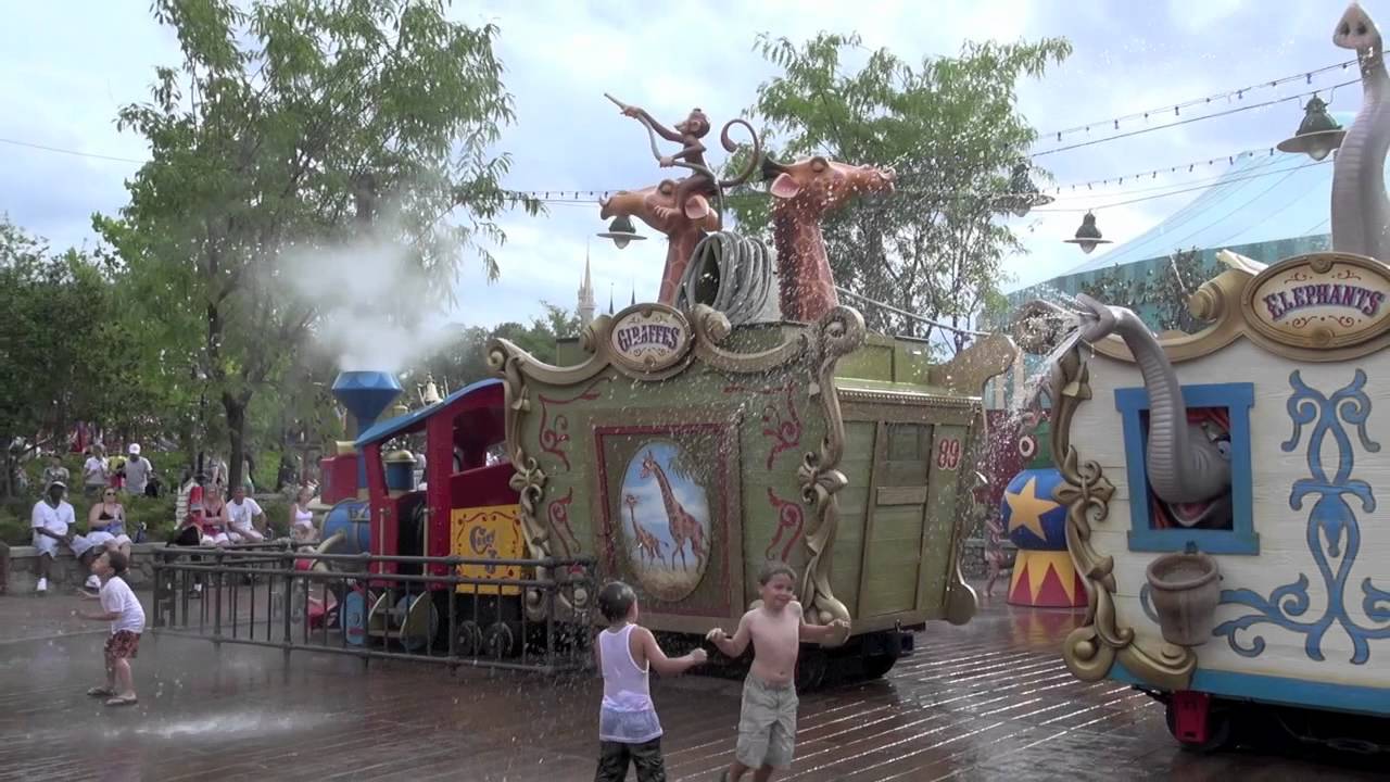 Casey Jr Splash 'N' Soak Station - YouTube
