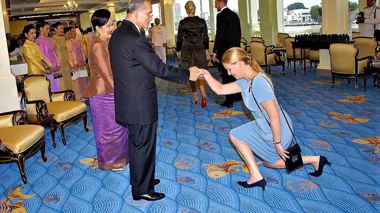 Cómo ejecutar la Reverentia Salutatis ante reyes y reinas - YouTube