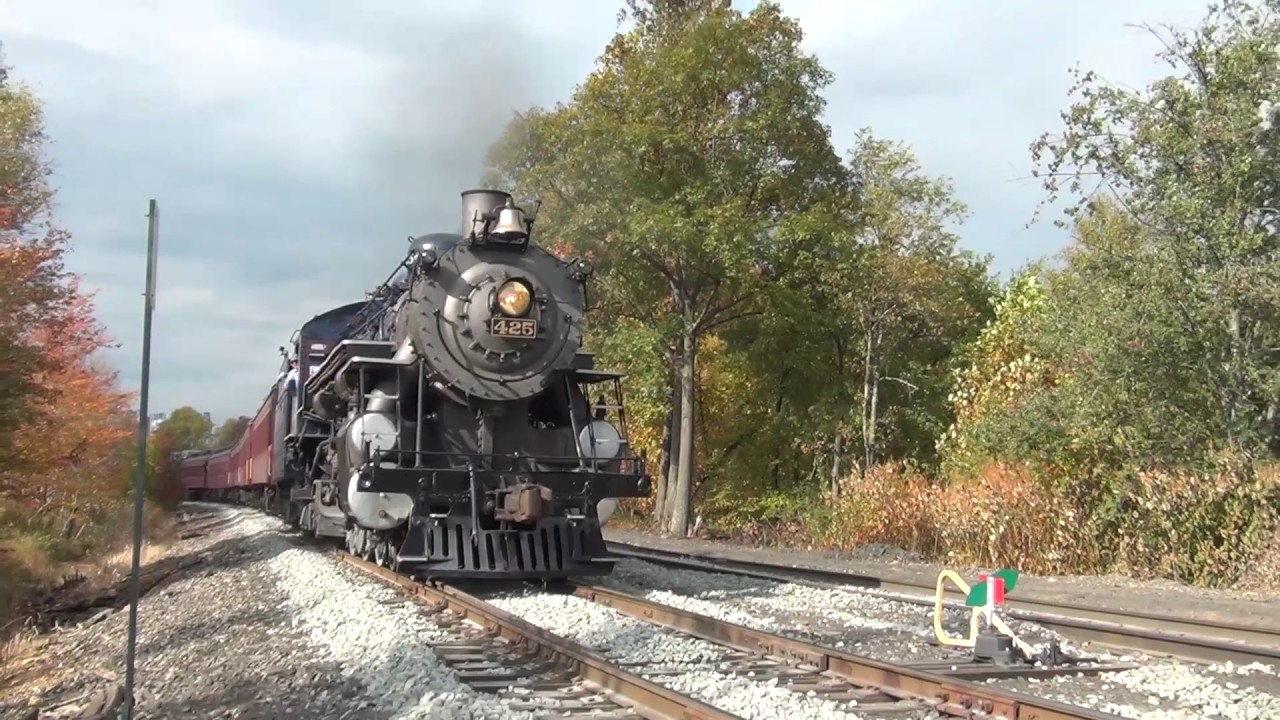 Reading & Northern #425: Fall Foliage Fury - YouTube
