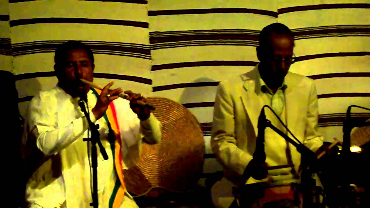 Aklilu Gebretsadik and Yohannes Afework @Fendika. - YouTube