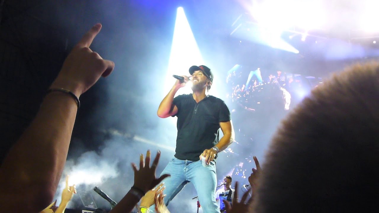 Livin' On A Prayer as sung by Luke Bryan 6-7-2019 - YouTube