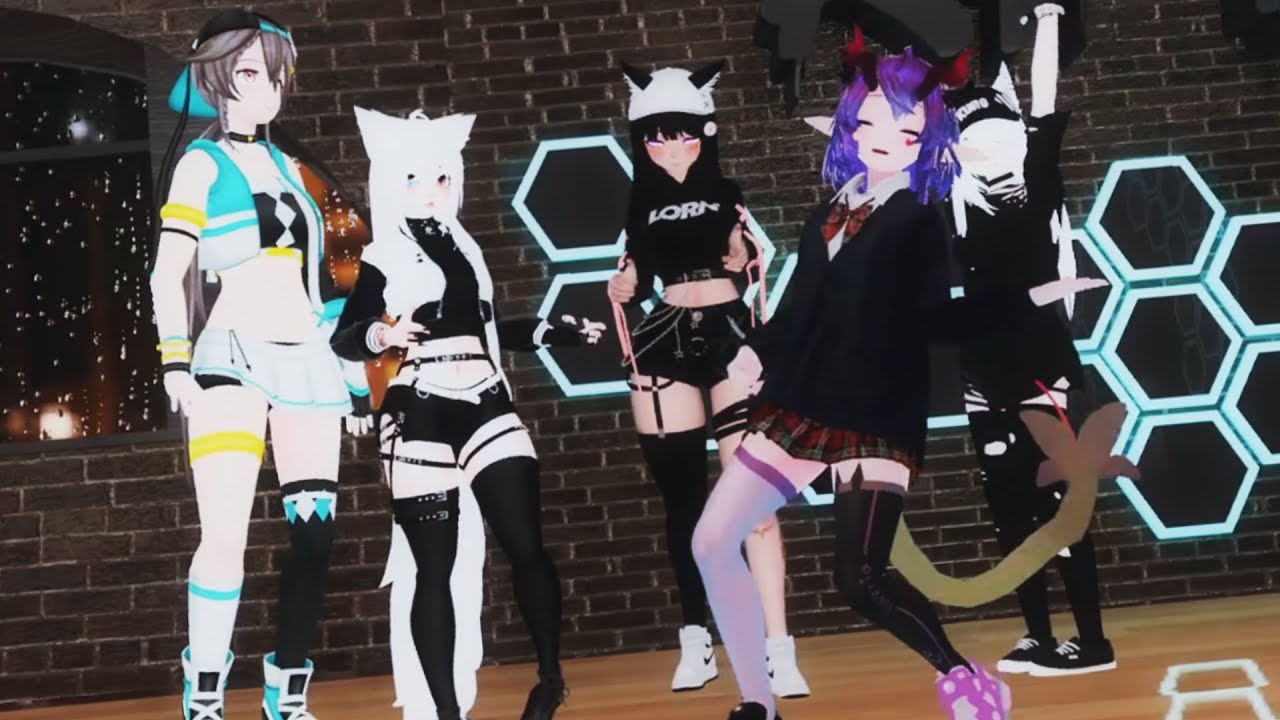 【VRChat】酪梨的舞蹈小精華 Dance Cypher with friends!《HolyMoly可諾莉》 - YouTube