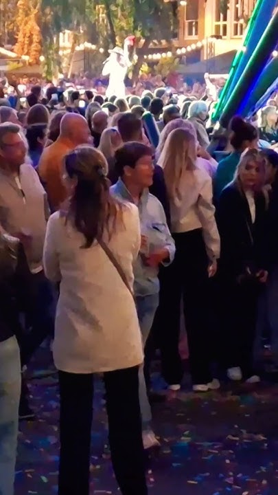 #muziek Jorieke Sterken zingt Vette Boeren bij het Muziekfeest op het Plein in Leeuwarden. # ...