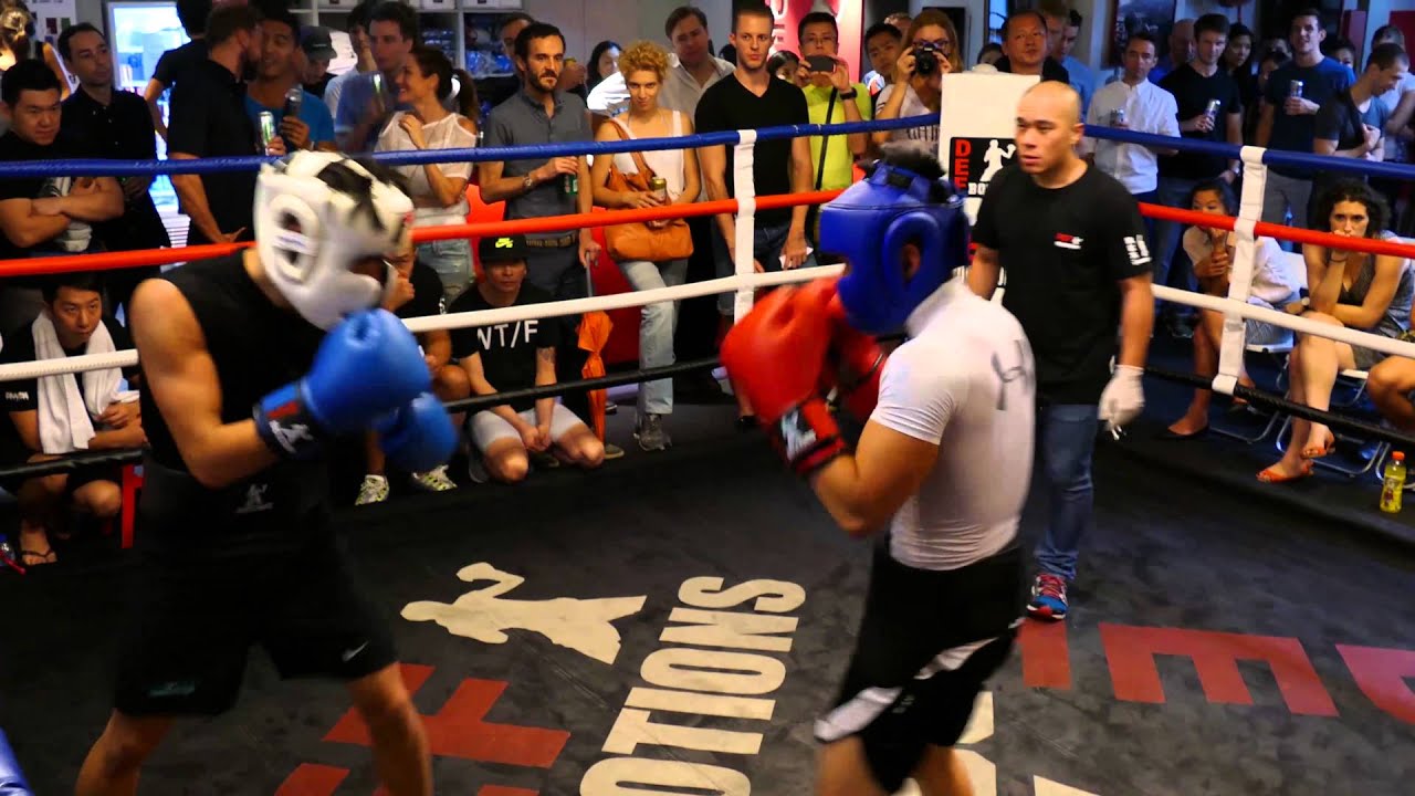 DEF Fight Night 10 - Chris Wong vs. Max Wu (exhibition) - YouTube