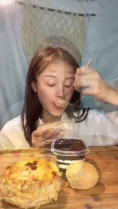 Cute Girl Eating (ASMR&Mukbang) # 3297 - YouTube