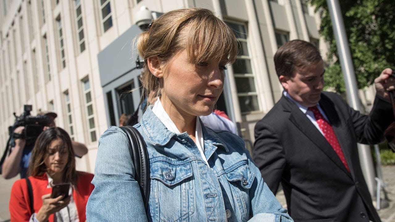 'Smallville' actress pleads guilty in sex-trafficking case - YouTube