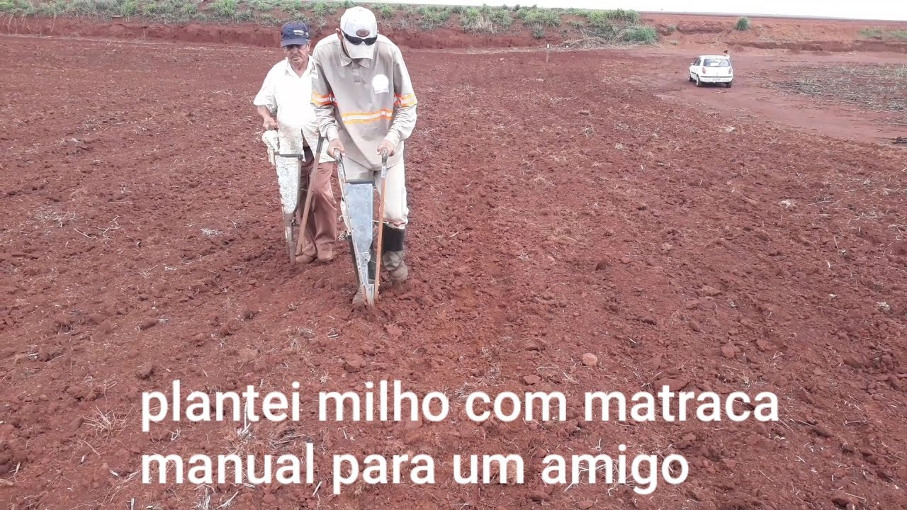 plantei milho com matraca manual.na lavoura de um amigo . - YouTube