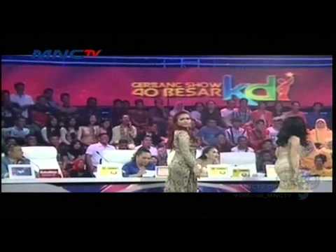 Zaskia Gotik dan Denada Tarung Jaipong - Pose (22/4)