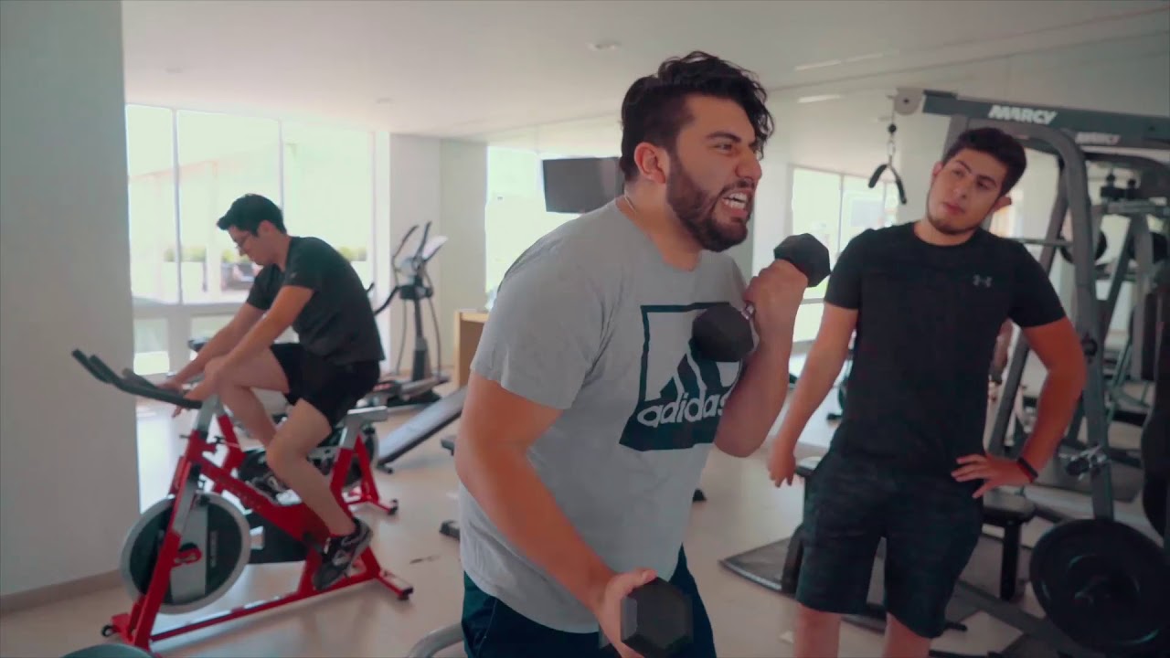 The Annoying Guy At The Gym | El Chico Molesto Del Gym | Living With ...