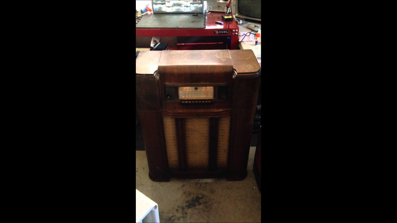 1942 Silvertone Console Radio Demonstration - YouTube
