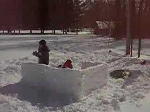 Snowball Fight - Kids hiding in snow fort - YouTube
