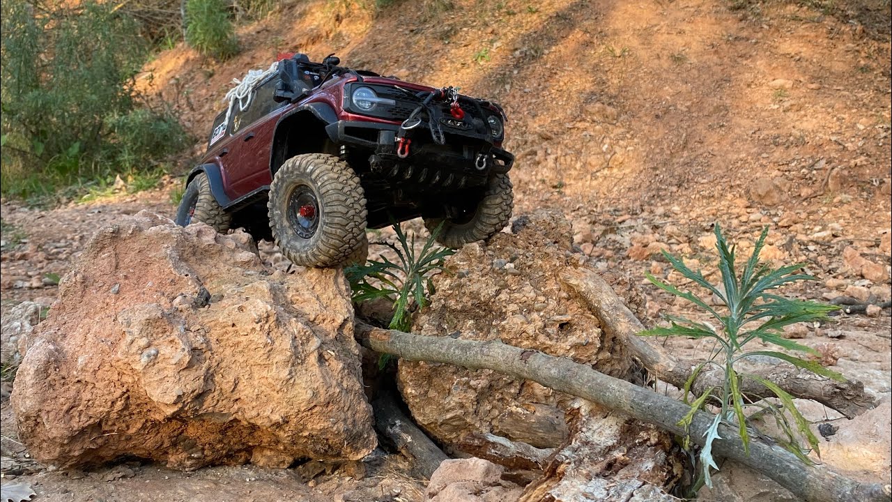 CRAZY RC FORD BRONCO RAPTOR ON ROCKS PASS ⛰️👉🏽😝🏅🔝 #4x4life #rccrawler # ...