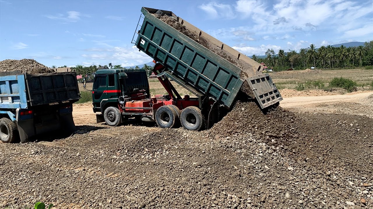 Excellence Huge Dump Truck Unloading Stone for Road Foundation ...