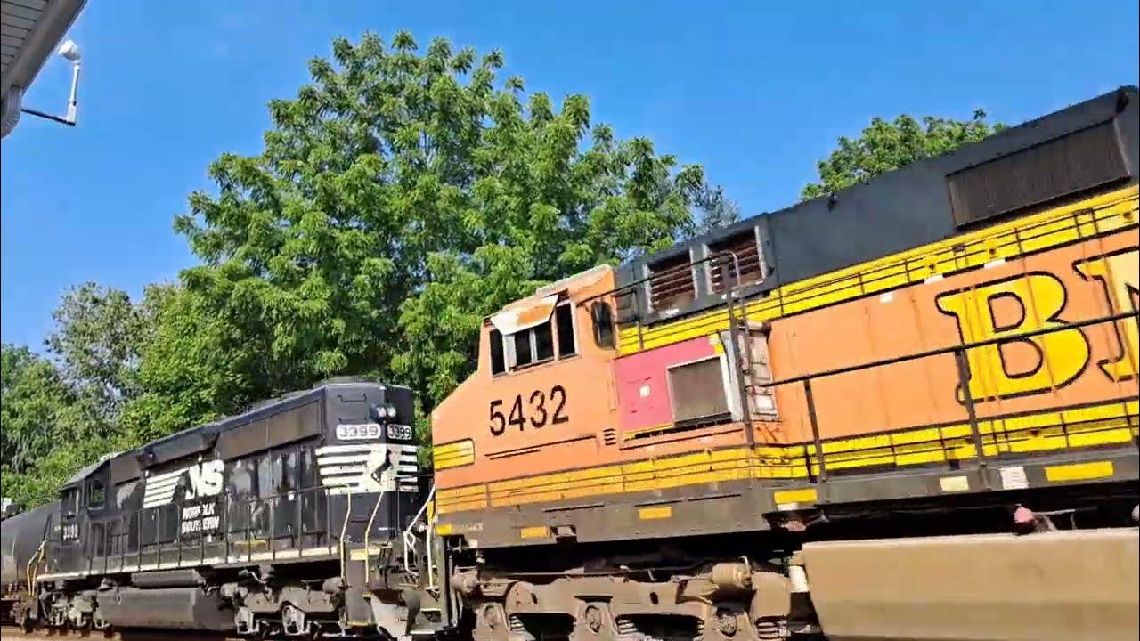 NS 8003 leader- (BNSF 5432) 4 Engines Norfolk Southern Train DPU - YouTube