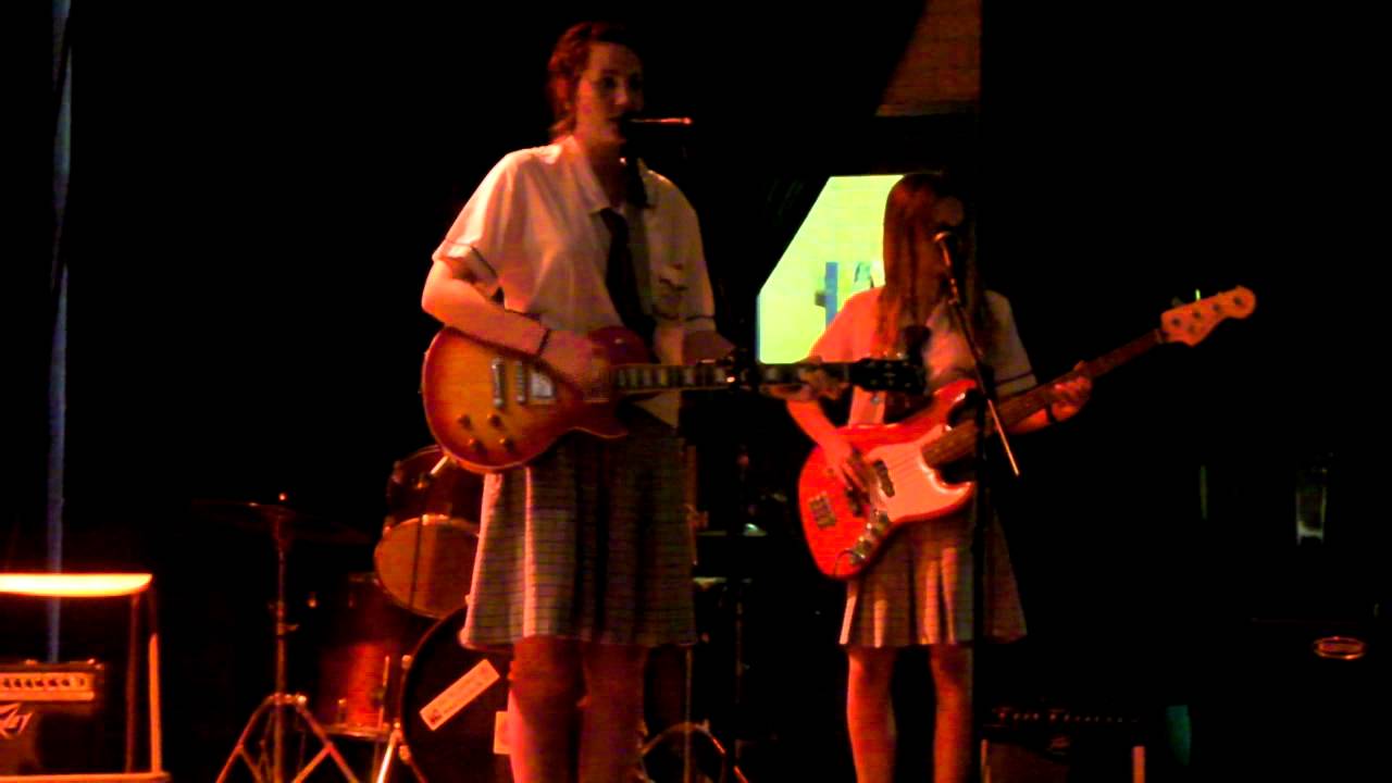 Rosie singing "Moving to New York" - YouTube