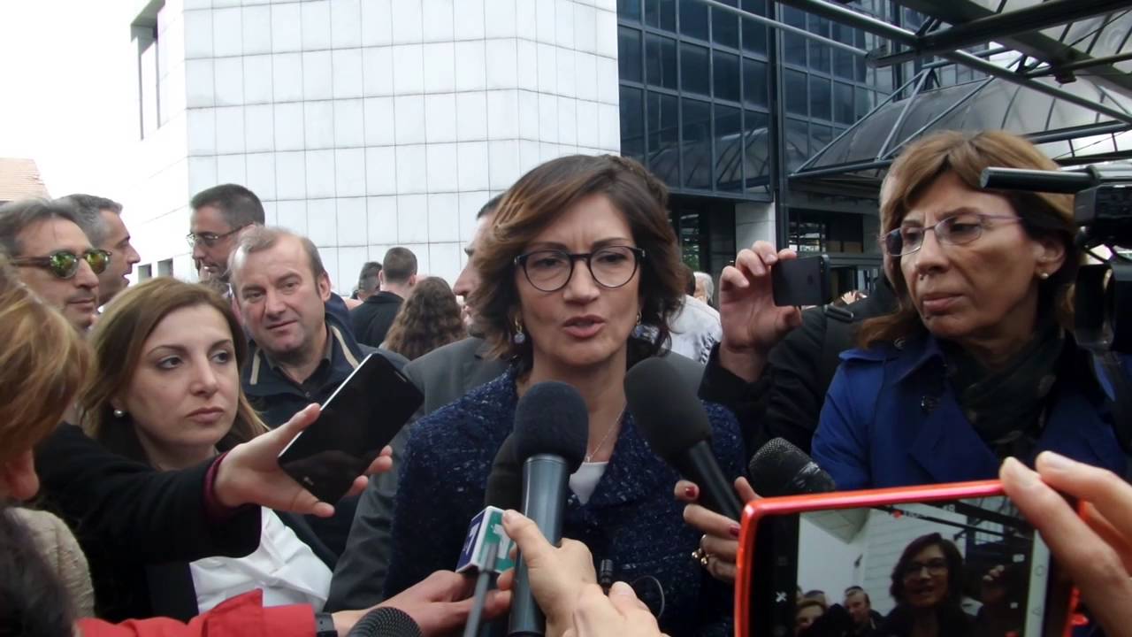 Gelmini: “Sono convinta che Parisi vincerà questa sfida” - YouTube