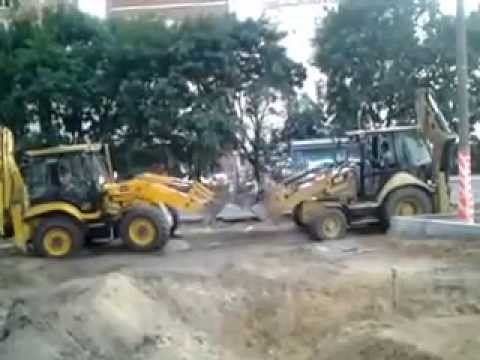 Jcb vs Caterpillar - YouTube