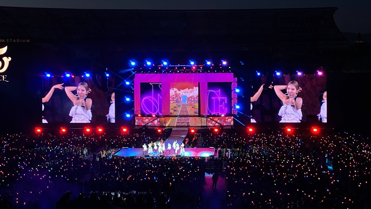 FANCY Live --"지금 너에게로 갈래 Fancy, ooh!" [TWICE Concert 2022] - YouTube