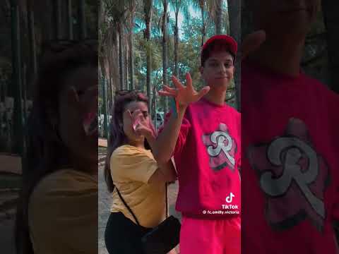 Emily Vick e Leozinho carro nov