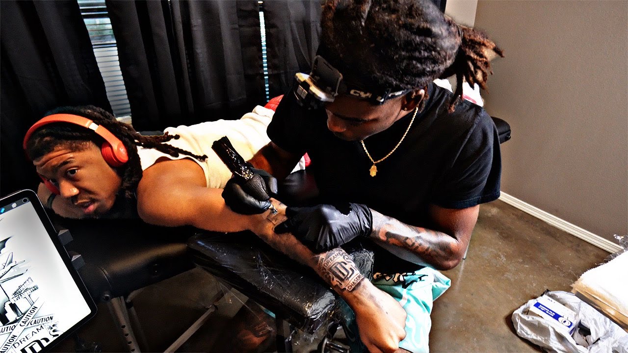 Day In The Life of a 19 Year Old Tattoo Artist! - YouTube