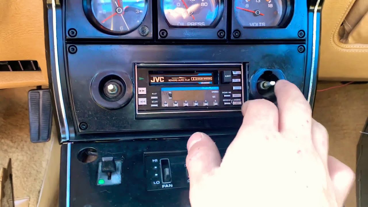 1977 Corvette Custom AutoSounds Radio - YouTube