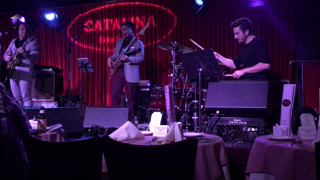 Maurice Ellis Bass solo on Bright Size Life - YouTube