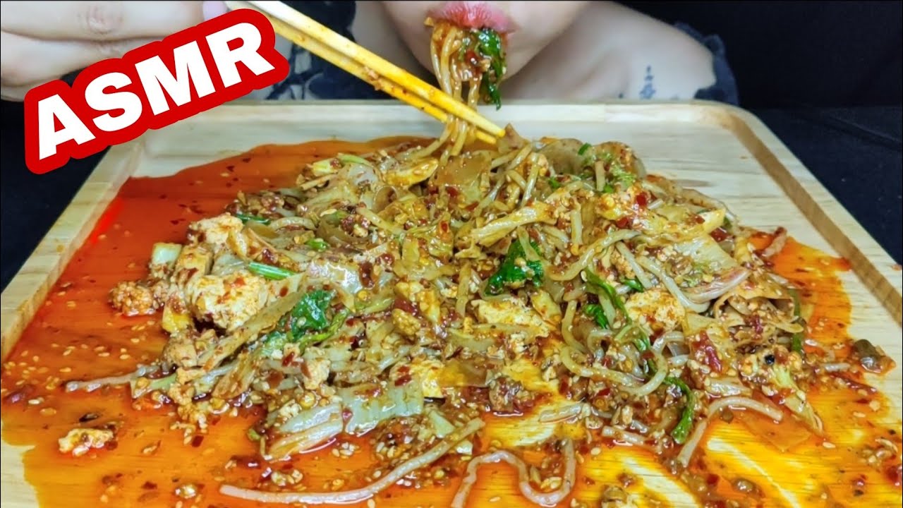 ASMR EATING Spicy Chinese Food( Malahin) !!!! - YouTube