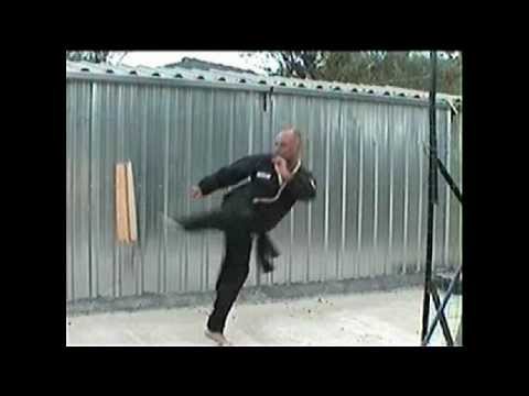 Grand Sensei Commissario Orlando Guerra 8°dan Ninja-7°Taekwondo 2 Tegole Sospese12.8. 2012