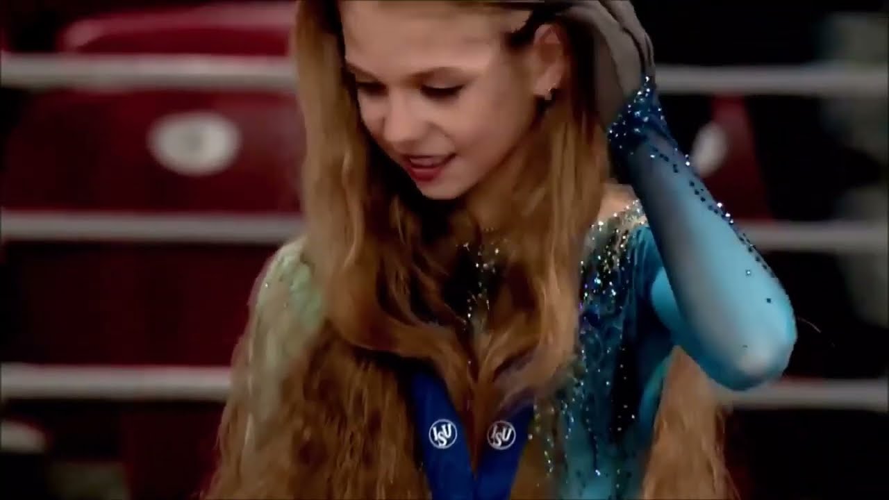 QUAD QUEEN/Alexandra Trusova - YouTube