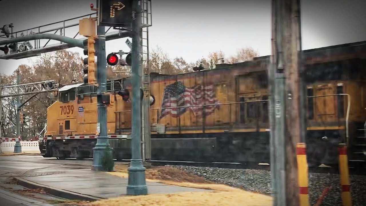 Two Levels Train Passing Through an American City - YouTube