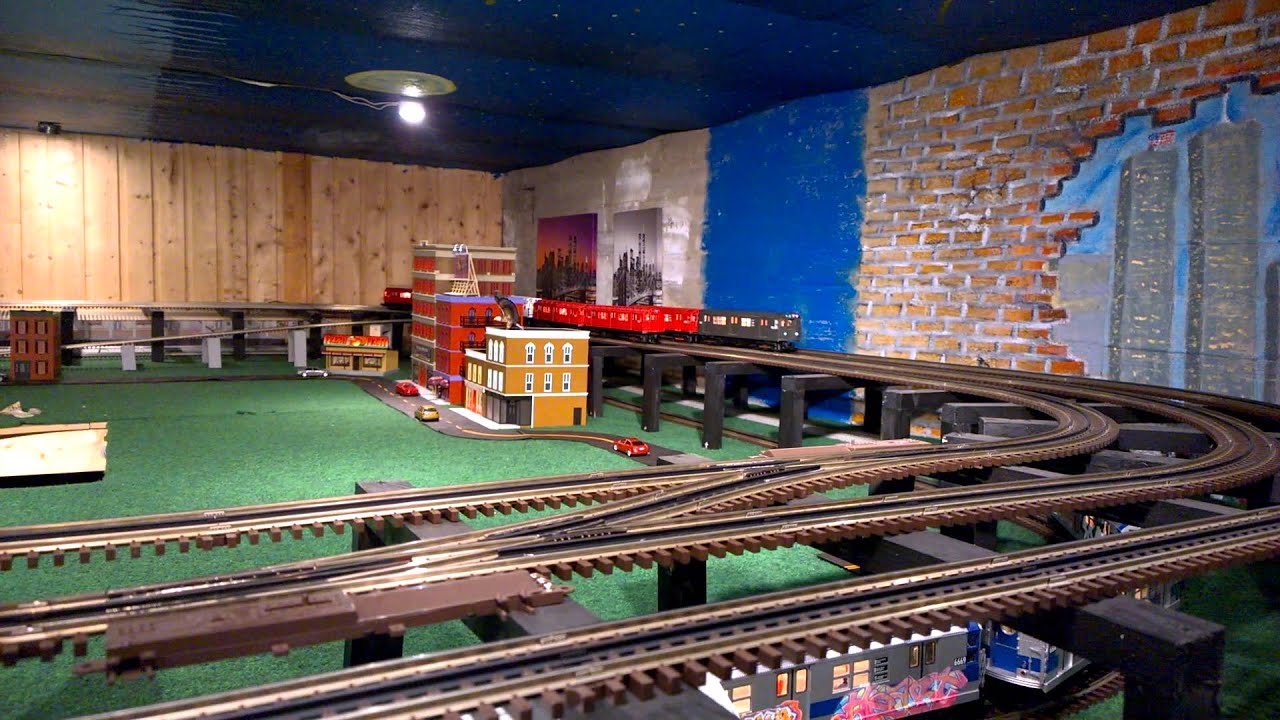 MTH MTA R17 R12 and R26 running - YouTube