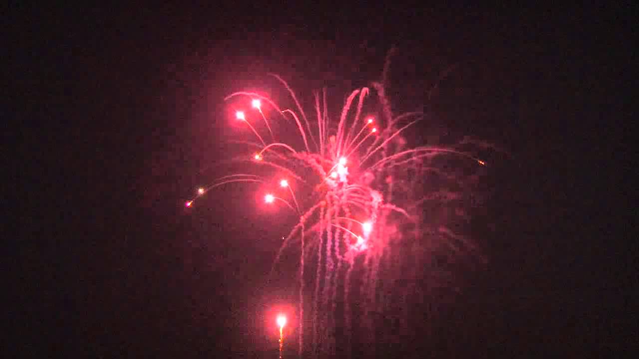 LDC132-25: 25-SHOT PURPLE CRACKLING CROSSETTE - YouTube
