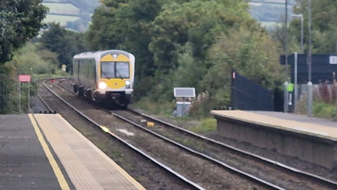 Trains at Whiteabbey 24/9/2025 - YouTube