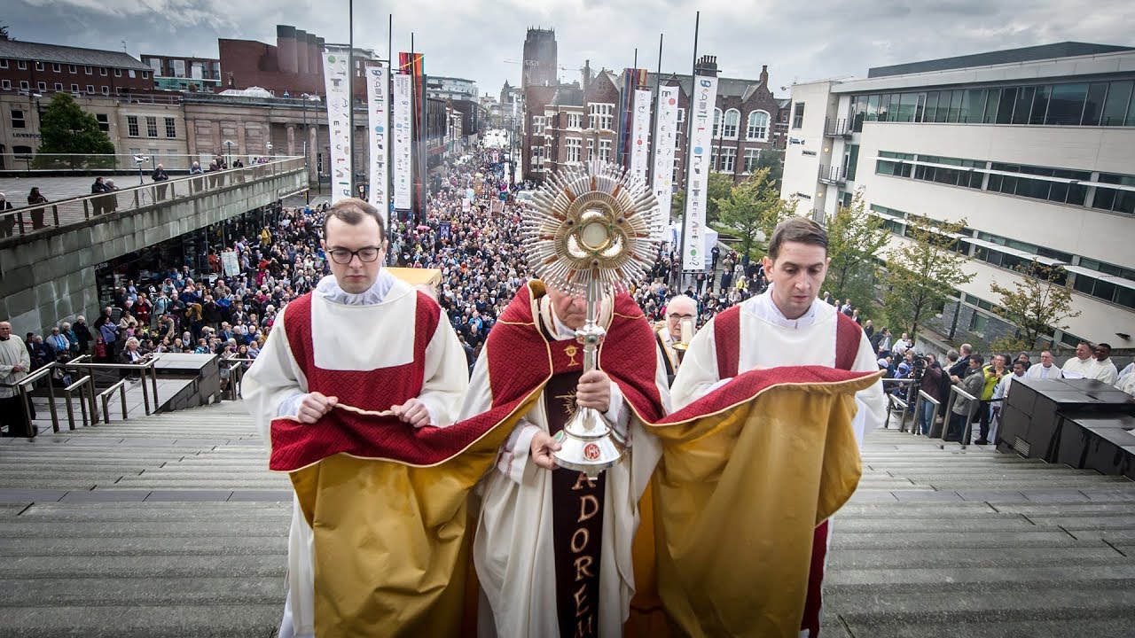 Christ on the streets of Liverpool - YouTube