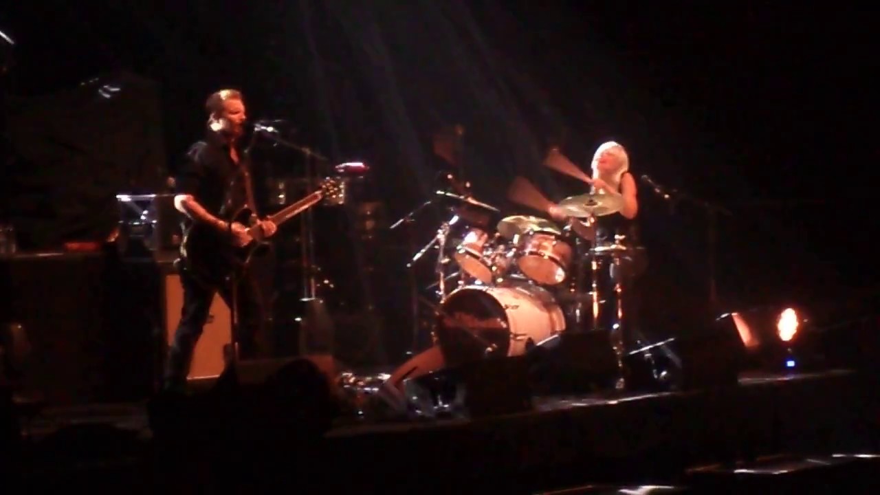 THE STANDSTILLS - SHAKE IT DOWN LIVE IN OSHAWA 2016 - YouTube