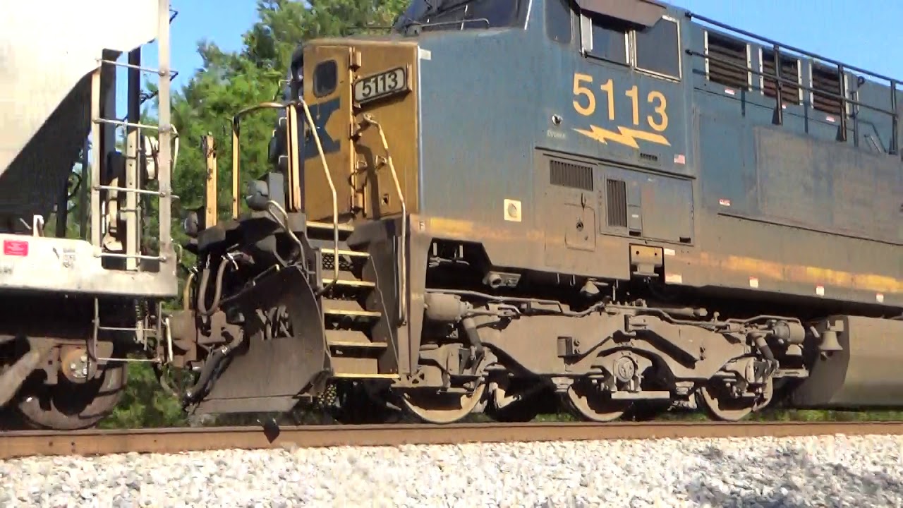 CSX Q500 Hauling ass through Chapel hill Tennessee - YouTube