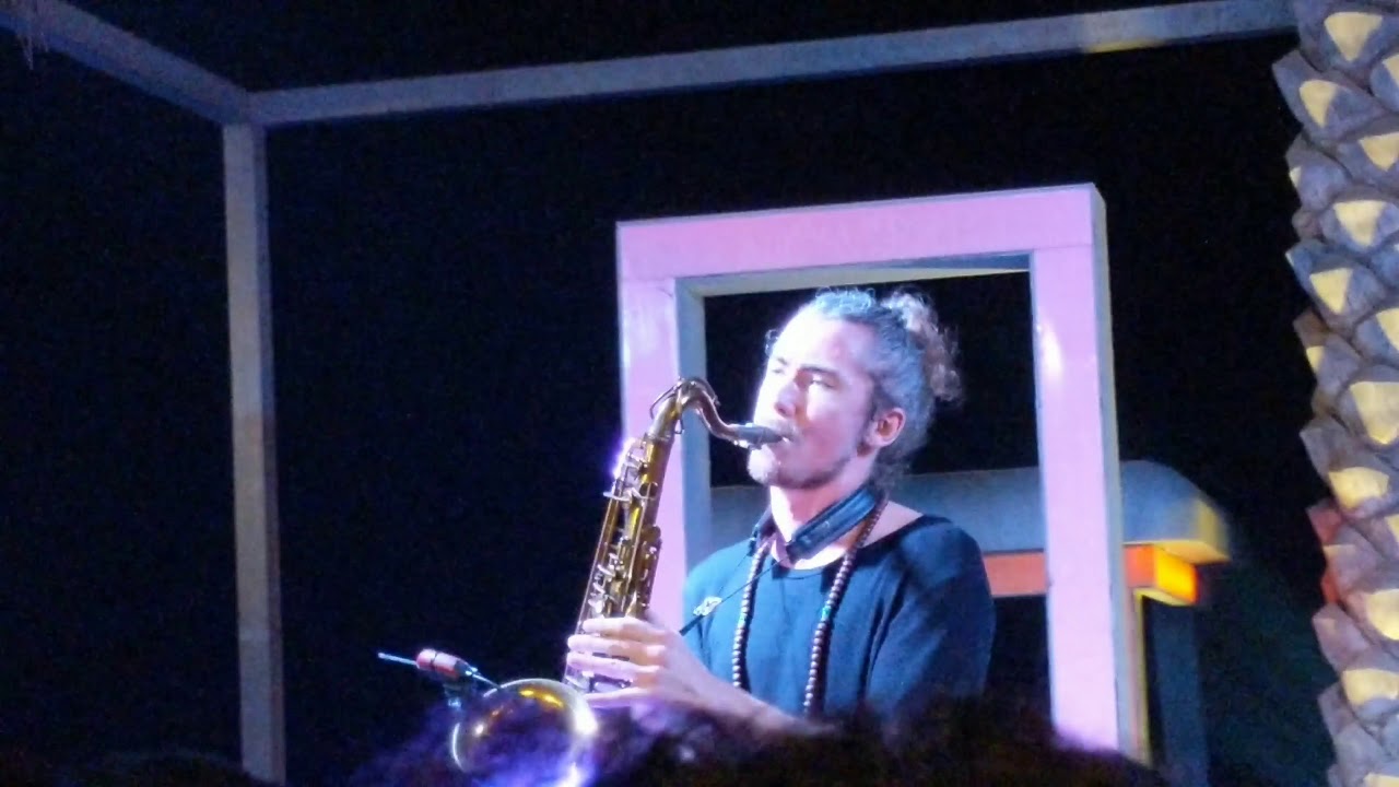 XJed - Jeddah Season Saxophone player - YouTube