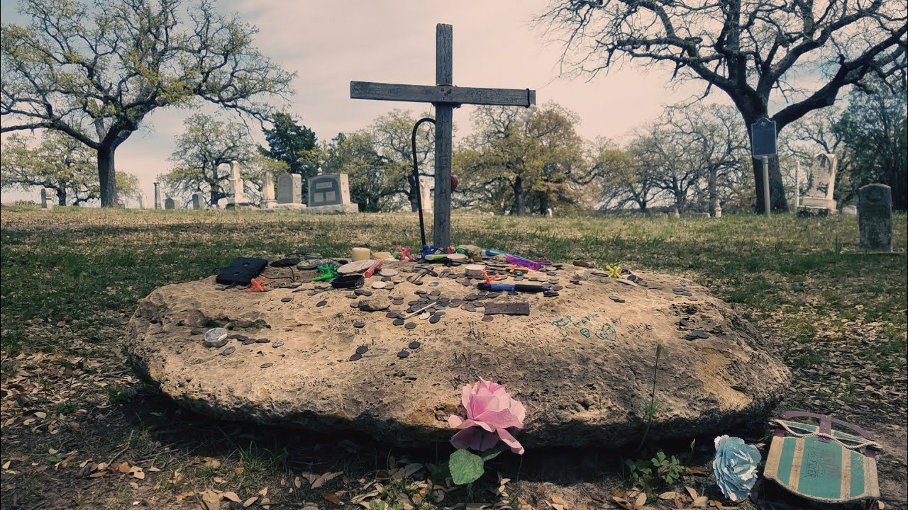 Grave of a Real Alien That Crashed in 1897 - YouTube