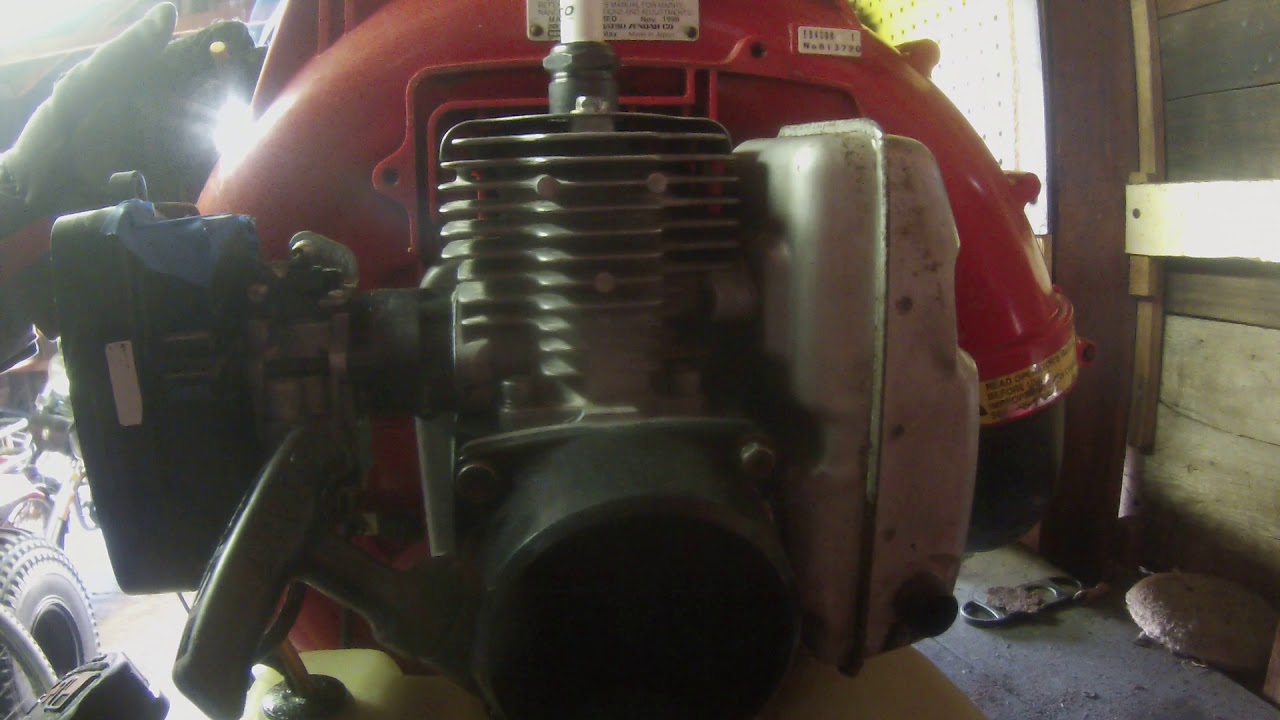working on my red max EB 4300 blower - YouTube