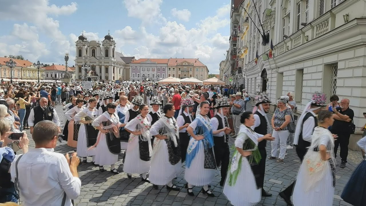 Großer Trachtenumzug in Temeswar 2023 - YouTube