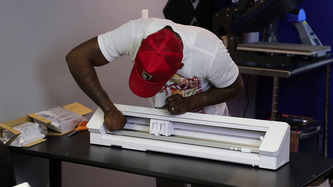 Cameo Pro Cutter First Look - YouTube