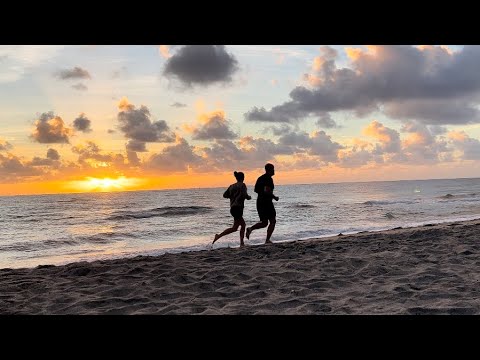 Emery Wallerich AKA That Yachtie Girl joins Chef Danny for a beach run ...