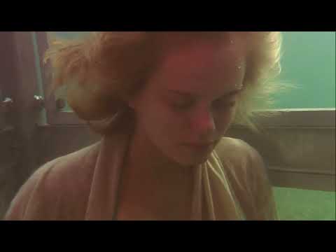 Hot Bikini Girl Sara Paxton Drowns Underwater in Shark Cage